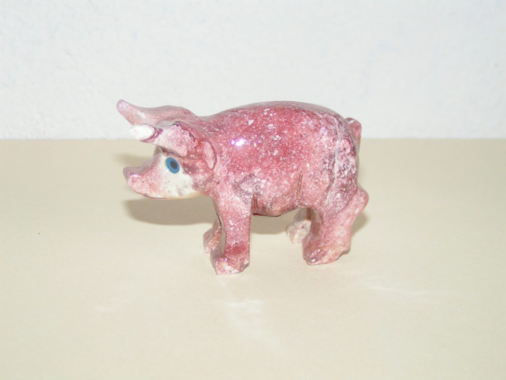 Peruvian carved soapstone pig - PeruImports